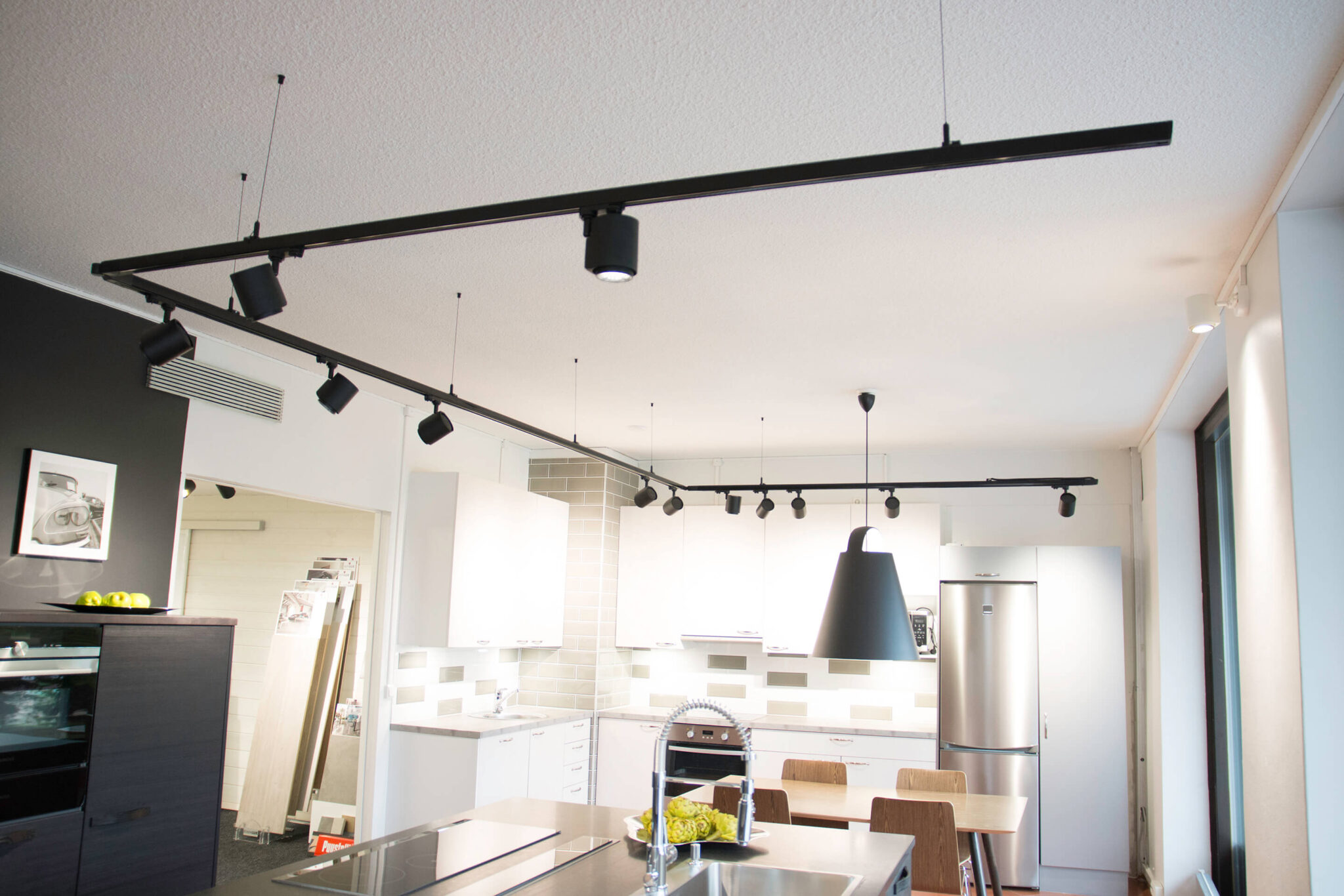 Unipro® lighting track system at Puustelli kitchen store | Unipro