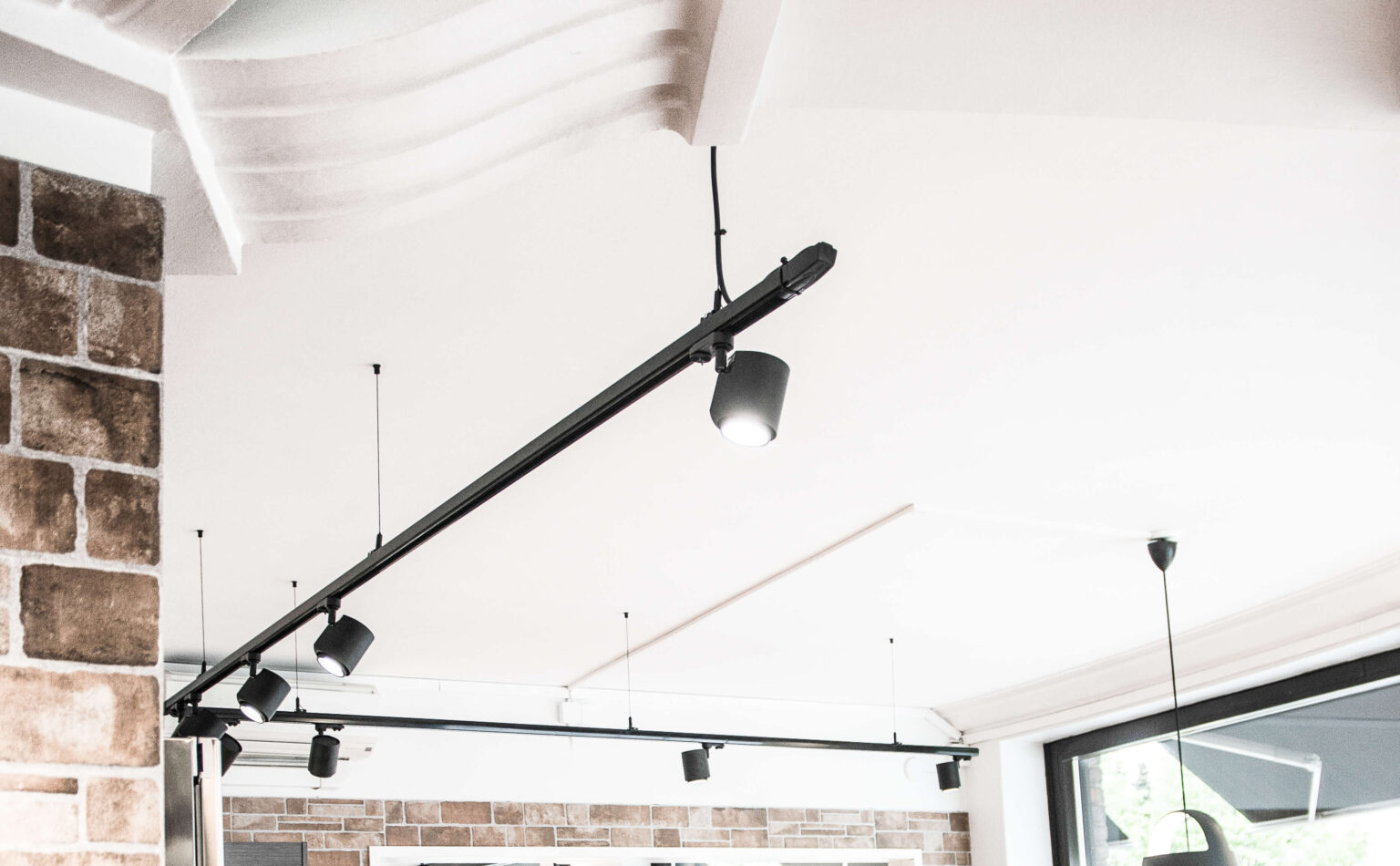 Unipro® lighting track system at Puustelli kitchen store | Unipro