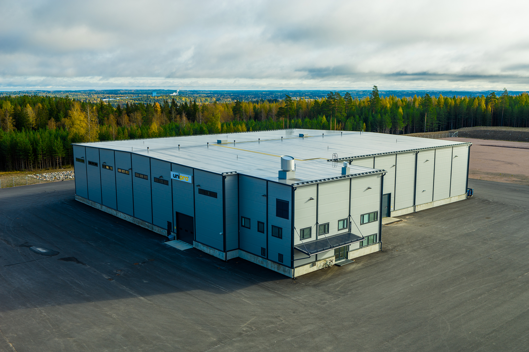 A new automated lighting tracks packing line | Unipro